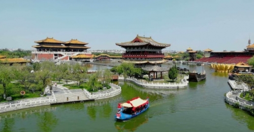 Tận hưởng khung cảnh tuyệt đẹp ở Thanh Minh Thượng Hà Viên